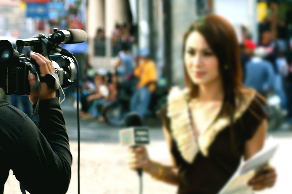 Far-right, Far-left Media Offer Easier-to-read News than Mainstream ...